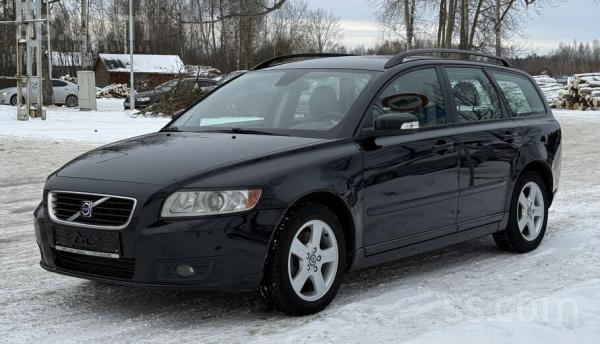 Black Volvo V50 2008 in Valmiera, with an engine capacity of 2.00 L and mileage of 310 thousand km for 3000 €, photo 1 on AUTOMOTO.COM.LV