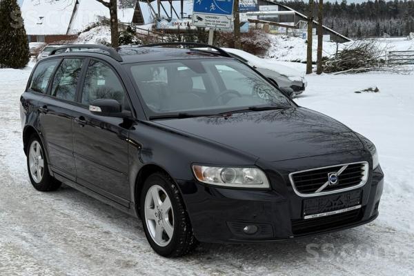 Black Volvo V50 2008 in Valmiera, with an engine capacity of 2.00 L and mileage of 310 thousand km for 3000 €, photo 2 on AUTOMOTO.COM.LV