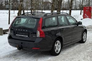Melns Volvo V50 2008 Valmiera, ar dzinēja tilpumu 2.00 L un nobraukumu 310 tūkst. km par 3000 €, foto 3 vietnē AUTOMOTO.COM.LV