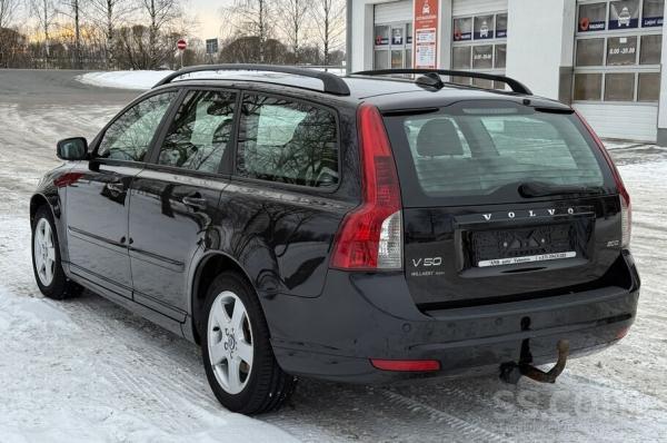 Black Volvo V50 2008 in Valmiera, with an engine capacity of 2.00 L and mileage of 310 thousand km for 3000 €, photo 4 on AUTOMOTO.COM.LV