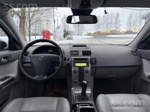 Melns Volvo V50 2008 Valmiera, ar dzinēja tilpumu 2.00 L un nobraukumu 310 tūkst. km par 3000 €, foto 5 vietnē AUTOMOTO.COM.LV