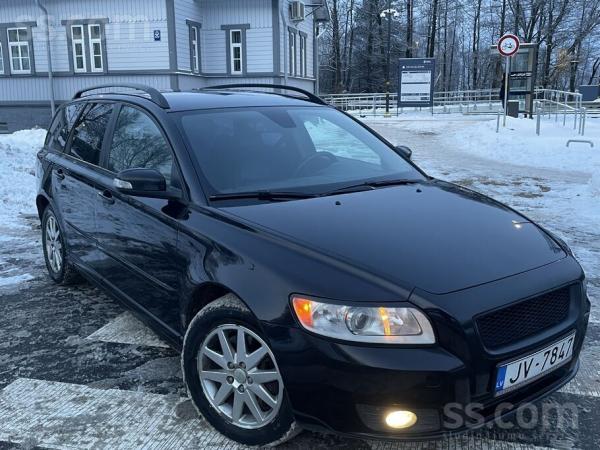 Melns Volvo V50 2008 Rīga, ar dzinēja tilpumu 2.00 L un nobraukumu 335 tūkst. km par 2590 €, foto 1 vietnē AUTOMOTO.COM.LV