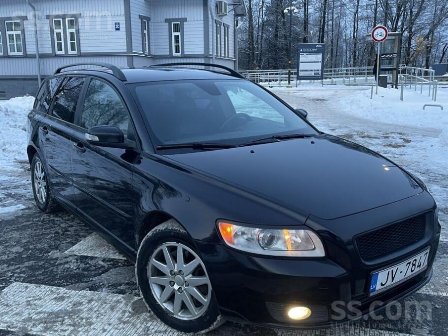 Melns Volvo V50 2008 Rīga, ar dzinēja tilpumu 2.00 L un nobraukumu 335 tūkst. km par 2590 €, foto 1 vietnē AUTOMOTO.COM.LV