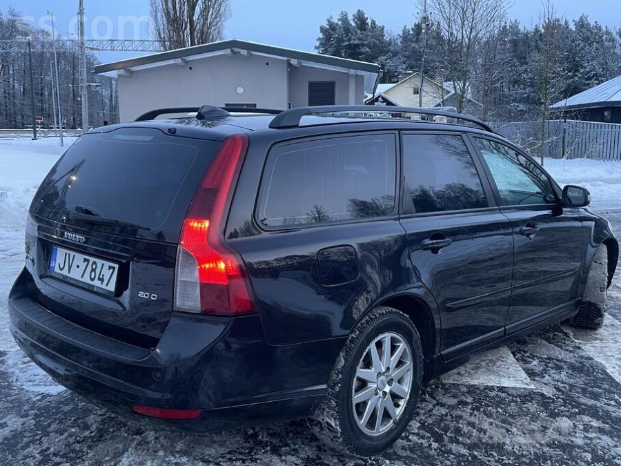 Melns Volvo V50 2008 Rīga, ar dzinēja tilpumu 2.00 L un nobraukumu 335 tūkst. km par 2590 €, foto 2 vietnē AUTOMOTO.COM.LV