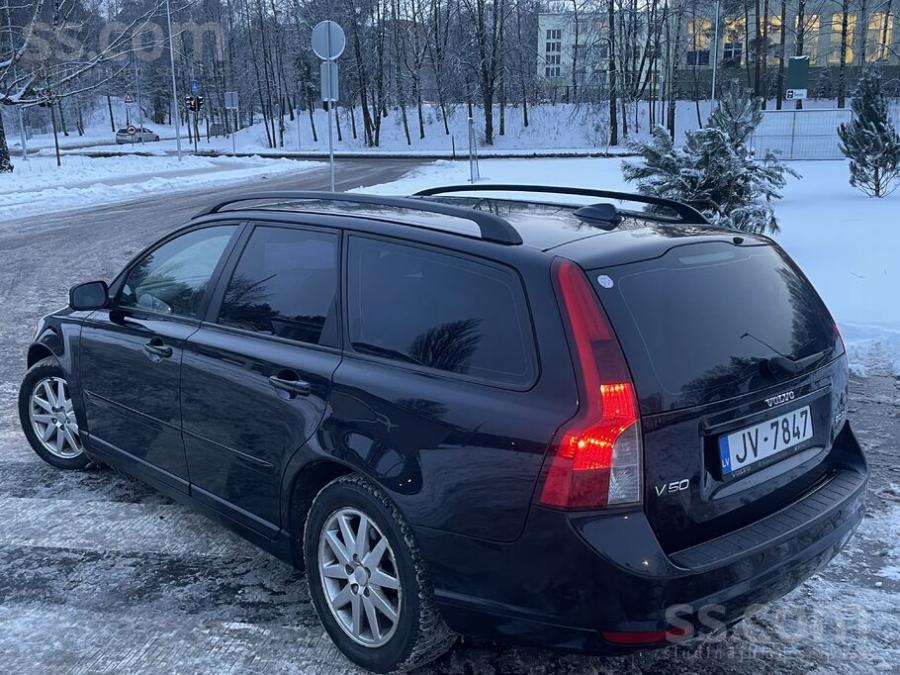 Melns Volvo V50 2008 Rīga, ar dzinēja tilpumu 2.00 L un nobraukumu 335 tūkst. km par 2590 €, foto 3 vietnē AUTOMOTO.COM.LV