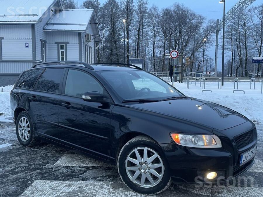 Melns Volvo V50 2008 Rīga, ar dzinēja tilpumu 2.00 L un nobraukumu 335 tūkst. km par 2590 €, foto 5 vietnē AUTOMOTO.COM.LV
