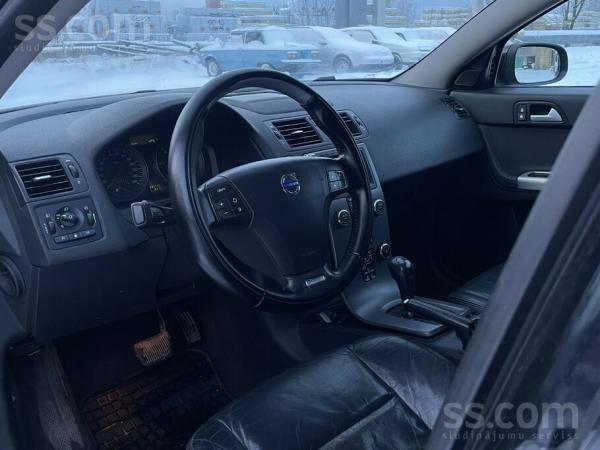 Melns Volvo V50 2008 Rīga, ar dzinēja tilpumu 2.00 L un nobraukumu 335 tūkst. km par 2590 €, foto 10 vietnē AUTOMOTO.COM.LV