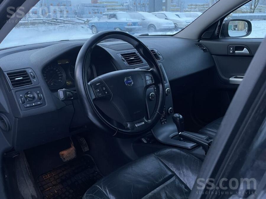 Melns Volvo V50 2008 Rīga, ar dzinēja tilpumu 2.00 L un nobraukumu 335 tūkst. km par 2590 €, foto 10 vietnē AUTOMOTO.COM.LV