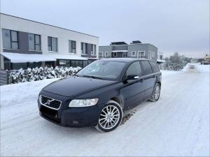 Black Volvo V50 2008 in Vilnius, with an engine capacity of 2.00 L and mileage of 395 thousand km for 2500 €, photo 3 on AUTOMOTO.COM.LV