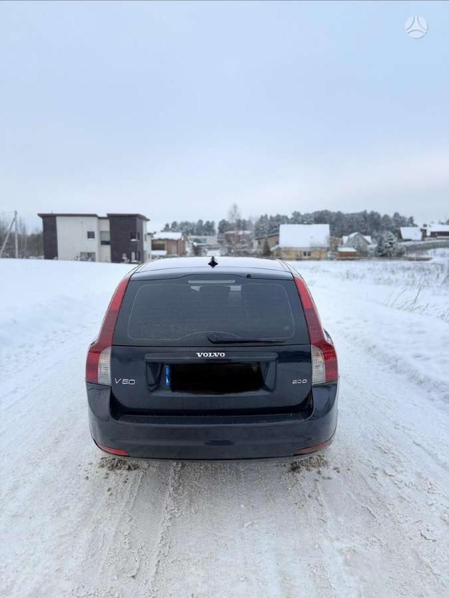 Black Volvo V50 2008 in Vilnius, with an engine capacity of 2.00 L and mileage of 395 thousand km for 2500 €, photo 6 on AUTOMOTO.COM.LV