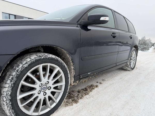 Black Volvo V50 2008 in Vilnius, with an engine capacity of 2.00 L and mileage of 395 thousand km for 2500 €, photo 9 on AUTOMOTO.COM.LV