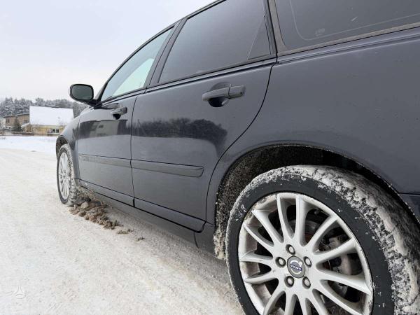Black Volvo V50 2008 in Vilnius, with an engine capacity of 2.00 L and mileage of 395 thousand km for 2500 €, photo 10 on AUTOMOTO.COM.LV