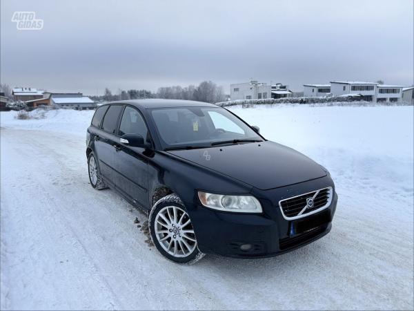 Melns Volvo V50 2008 Viļņa, ar dzinēja tilpumu 2.00 L un nobraukumu 398 tūkst. km par 2500 €, foto 1 vietnē AUTOMOTO.COM.LV