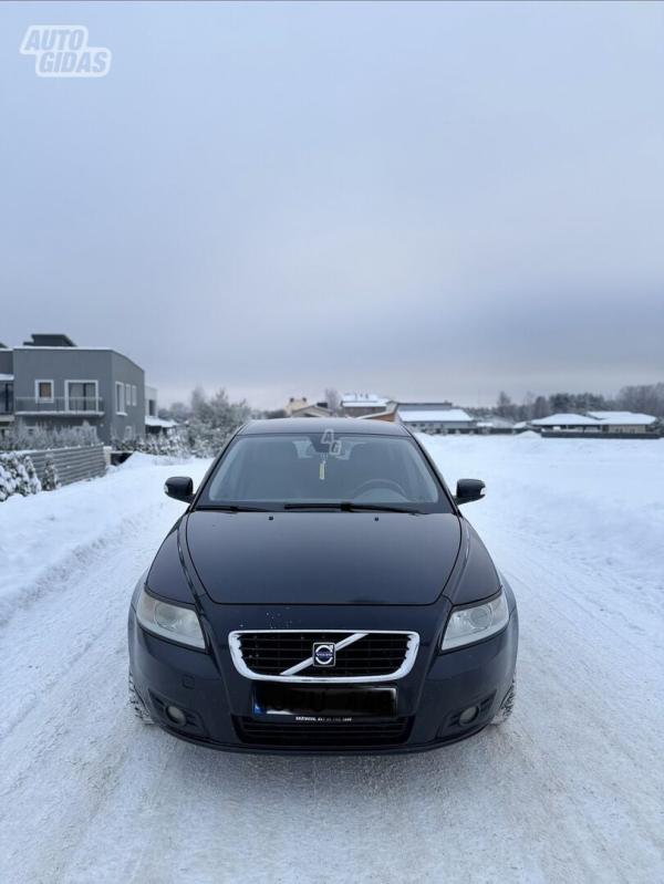 Melns Volvo V50 2008 Viļņa, ar dzinēja tilpumu 2.00 L un nobraukumu 398 tūkst. km par 2500 €, foto 2 vietnē AUTOMOTO.COM.LV