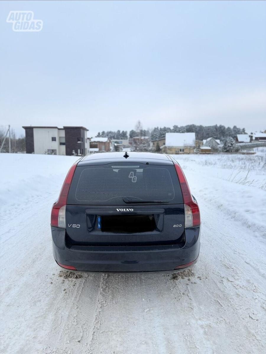 Black Volvo V50 2008 in Vilnius, with an engine capacity of 2.00 L and mileage of 398 thousand km for 2500 €, photo 6 on AUTOMOTO.COM.LV
