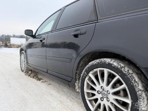Black Volvo V50 2008 in Vilnius, with an engine capacity of 2.00 L and mileage of 398 thousand km for 2500 €, photo 10 on AUTOMOTO.COM.LV
