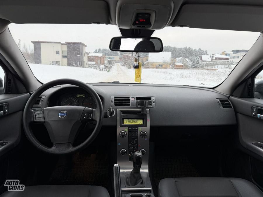 Black Volvo V50 2008 in Vilnius, with an engine capacity of 2.00 L and mileage of 398 thousand km for 2500 €, photo 13 on AUTOMOTO.COM.LV