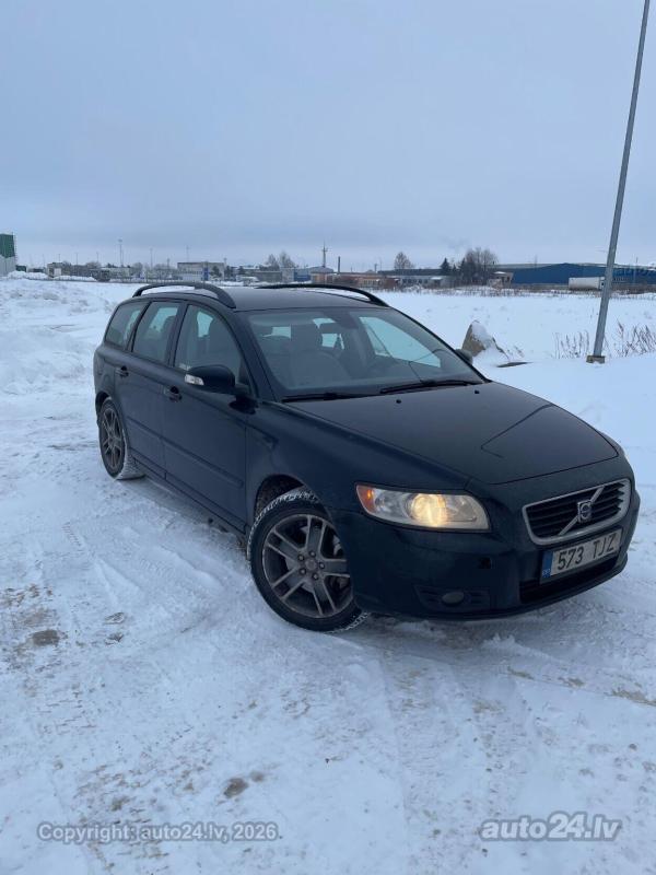 Black Volvo V50 2008 in Tallinn, with an engine capacity of 2.40 L and mileage of 360 thousand km for 2700 €, photo 1 on AUTOMOTO.COM.LV