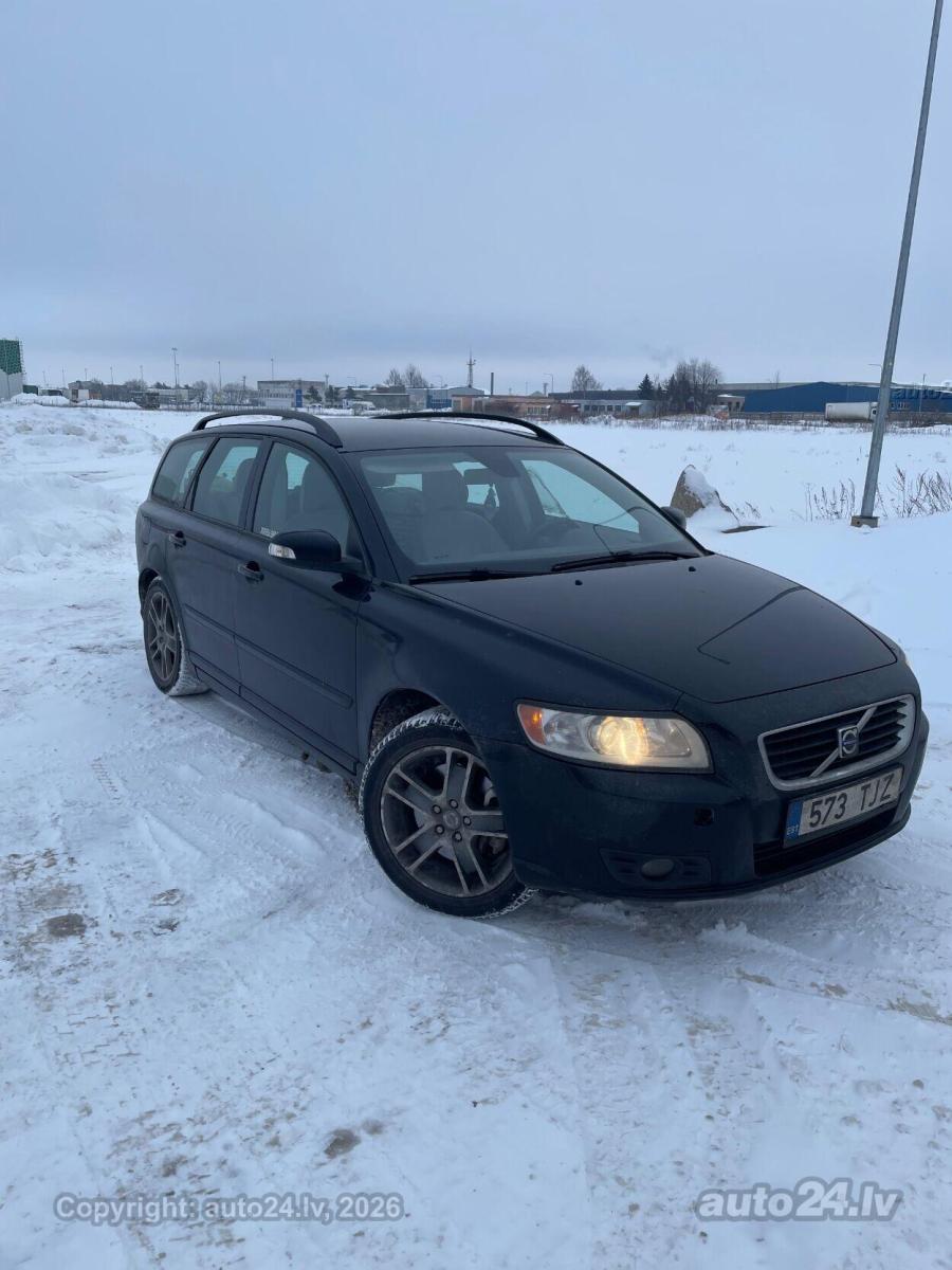 Black Volvo V50 2008 in Tallinn, with an engine capacity of 2.40 L and mileage of 360 thousand km for 2700 €, photo 1 on AUTOMOTO.COM.LV