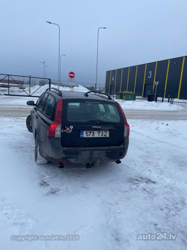 Black Volvo V50 2008 in Tallinn, with an engine capacity of 2.40 L and mileage of 360 thousand km for 2700 €, photo 3 on AUTOMOTO.COM.LV