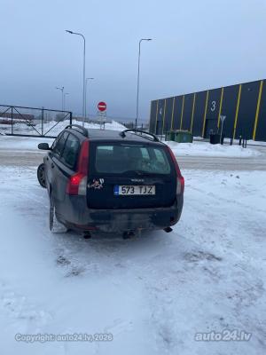 Black Volvo V50 2008 in Tallinn, with an engine capacity of 2.40 L and mileage of 360 thousand km for 2700 €, photo 3 on AUTOMOTO.COM.LV