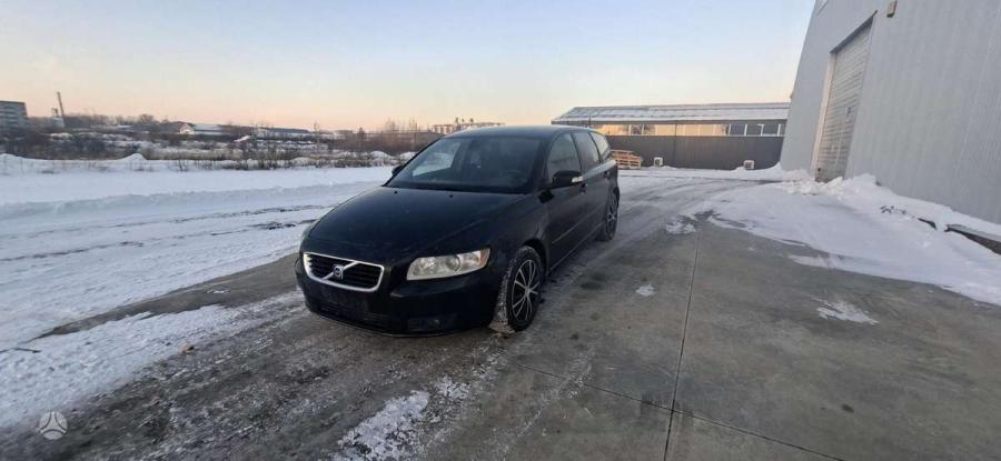 Melns Volvo V50 2008 Šauļi, ar dzinēja tilpumu 1.56 L un nobraukumu 284 tūkst. km par 2650 €, foto 1 vietnē AUTOMOTO.COM.LV