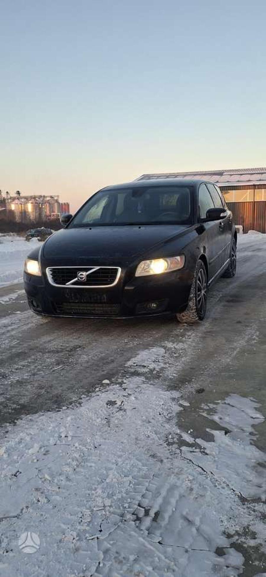 Melns Volvo V50 2008 Šauļi, ar dzinēja tilpumu 1.56 L un nobraukumu 284 tūkst. km par 2650 €, foto 2 vietnē AUTOMOTO.COM.LV