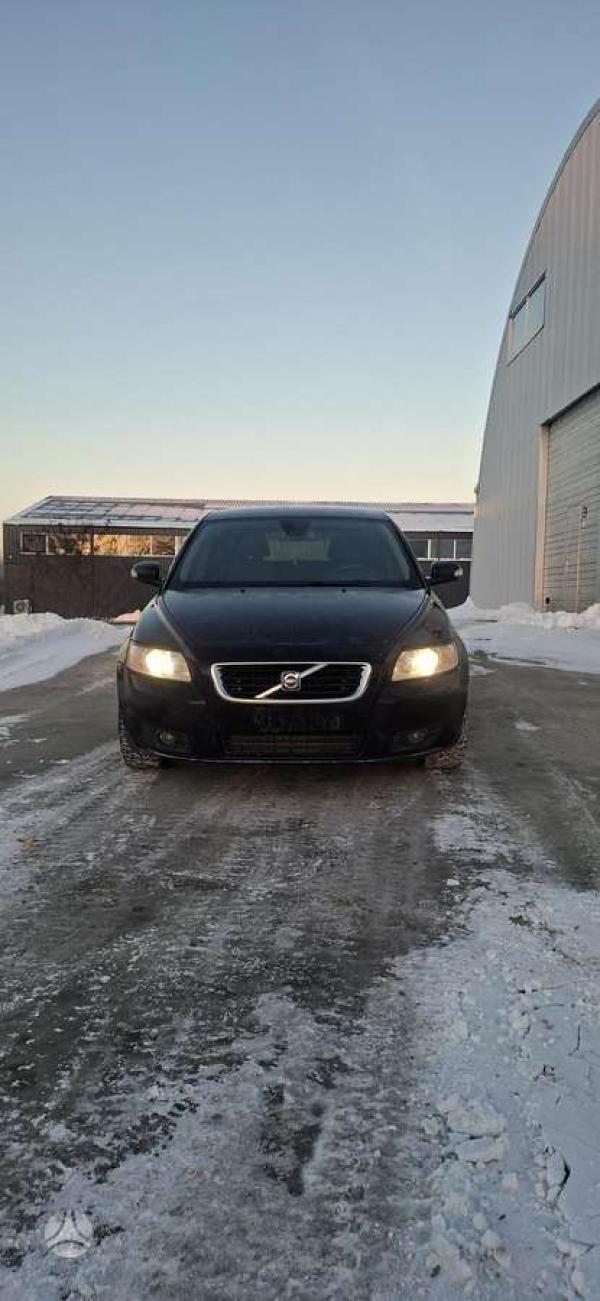 Black Volvo V50 2008 in Siauliai, with an engine capacity of 1.56 L and mileage of 284 thousand km for 2650 €, photo 4 on AUTOMOTO.COM.LV