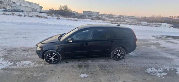 Black Volvo V50 2008 in Siauliai, with an engine capacity of 1.56 L and mileage of 284 thousand km for 2650 €, photo 6 on AUTOMOTO.COM.LV