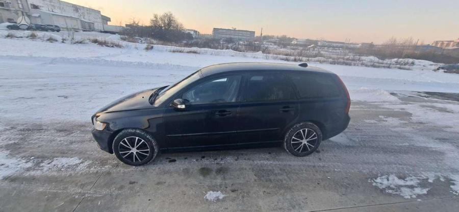 Melns Volvo V50 2008 Šauļi, ar dzinēja tilpumu 1.56 L un nobraukumu 284 tūkst. km par 2650 €, foto 6 vietnē AUTOMOTO.COM.LV