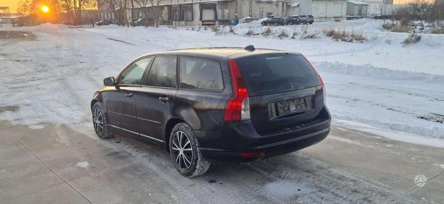 Melns Volvo V50 2008 Šauļi, ar dzinēja tilpumu 1.56 L un nobraukumu 284 tūkst. km par 2650 €, foto 7 vietnē AUTOMOTO.COM.LV
