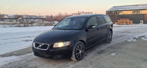 Black Volvo V50 2008 in Siauliai, with an engine capacity of 1.56 L and mileage of 284 thousand km for 2650 €, photo 9 on AUTOMOTO.COM.LV