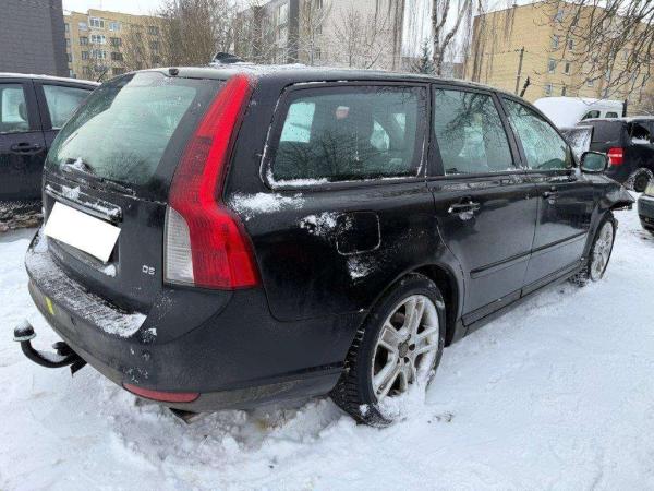 Black Volvo V50 2008 in Vilnius, with an engine capacity of 2.40 L and mileage of 240 thousand km for 1100 €, photo 3 on AUTOMOTO.COM.LV