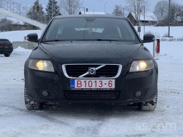 Melns Volvo V50 2008 Rēzekne, ar dzinēja tilpumu 2.00 L un nobraukumu 365 tūkst. km par 2500 €, foto 1 vietnē AUTOMOTO.COM.LV