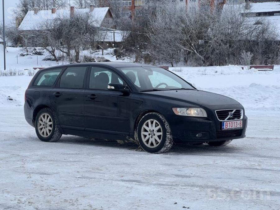 Black Volvo V50 2008 in Rezekne, with an engine capacity of 2.00 L and mileage of 365 thousand km for 2500 €, photo 3 on AUTOMOTO.COM.LV