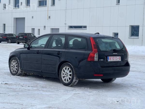 Melns Volvo V50 2008 Rēzekne, ar dzinēja tilpumu 2.00 L un nobraukumu 365 tūkst. km par 2500 €, foto 4 vietnē AUTOMOTO.COM.LV