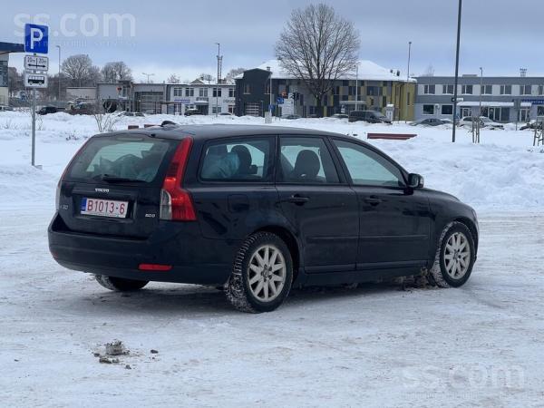 Melns Volvo V50 2008 Rēzekne, ar dzinēja tilpumu 2.00 L un nobraukumu 365 tūkst. km par 2500 €, foto 5 vietnē AUTOMOTO.COM.LV