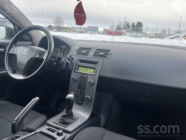 Melns Volvo V50 2008 Rēzekne, ar dzinēja tilpumu 2.00 L un nobraukumu 365 tūkst. km par 2500 €, foto 7 vietnē AUTOMOTO.COM.LV
