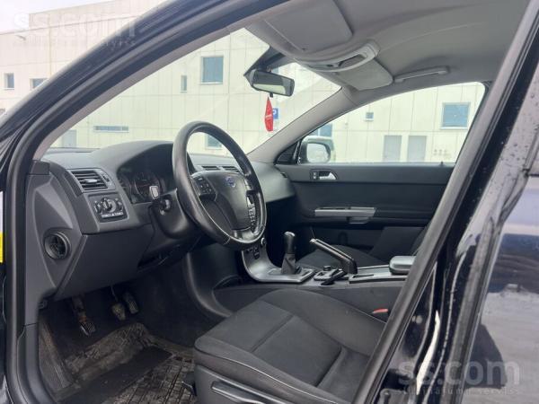 Melns Volvo V50 2008 Rēzekne, ar dzinēja tilpumu 2.00 L un nobraukumu 365 tūkst. km par 2500 €, foto 9 vietnē AUTOMOTO.COM.LV