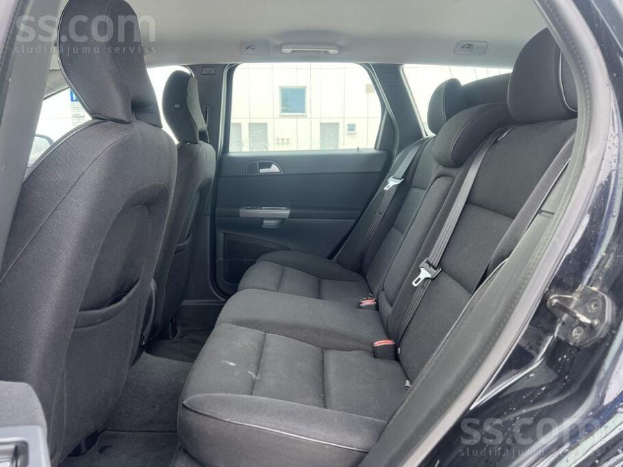 Black Volvo V50 2008 in Rezekne, with an engine capacity of 2.00 L and mileage of 365 thousand km for 2500 €, photo 10 on AUTOMOTO.COM.LV