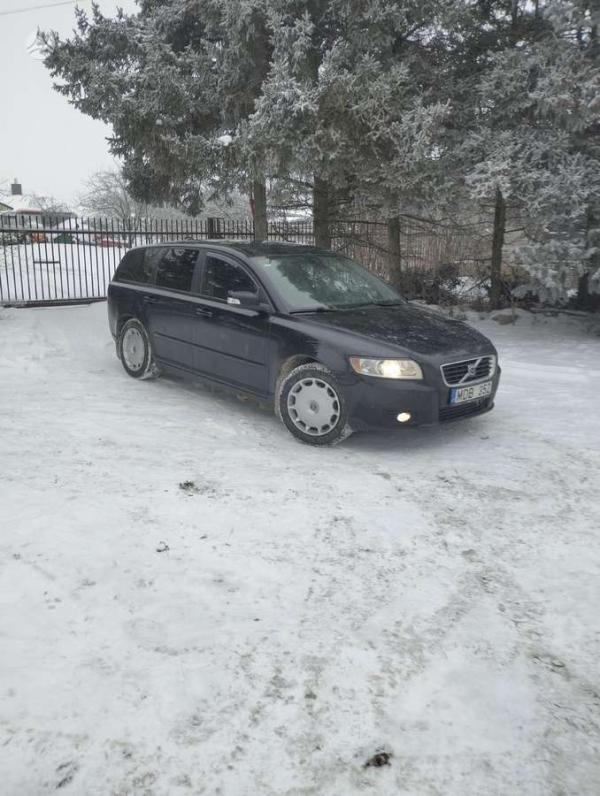 Melns Volvo V50 2008 Kauņa, ar dzinēja tilpumu 1.56 L un nobraukumu 233 tūkst. km par 2200 €, foto 1 vietnē AUTOMOTO.COM.LV