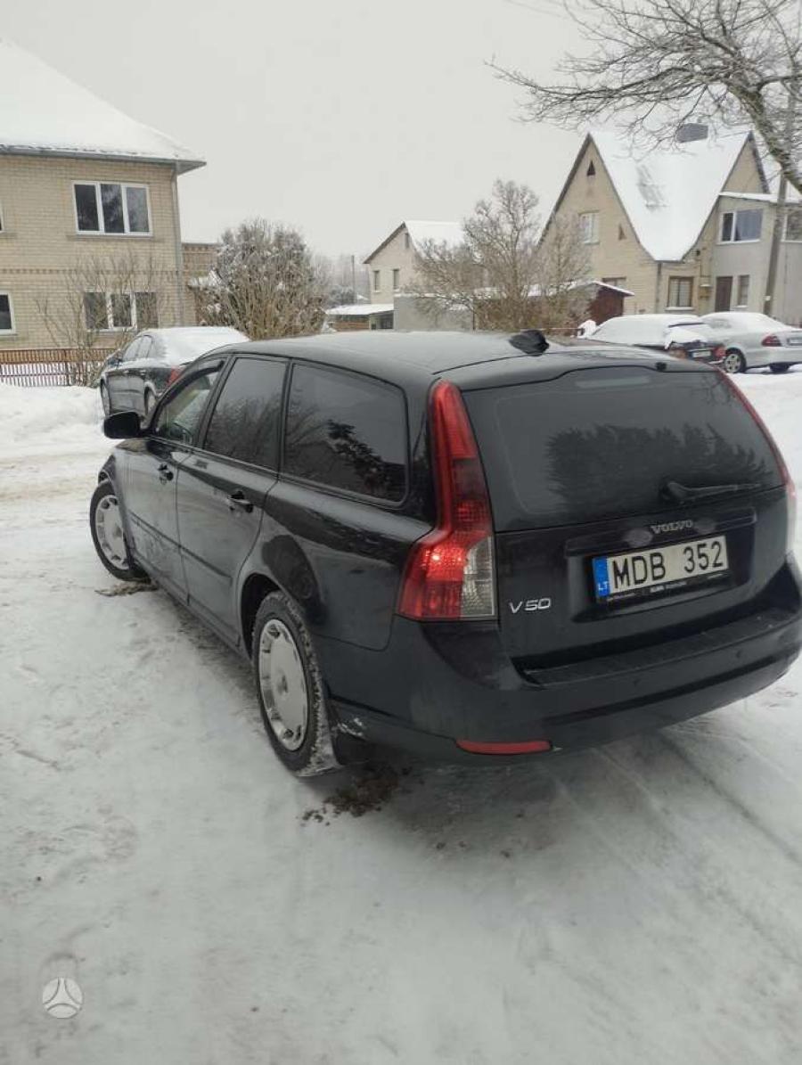 Black Volvo V50 2008 in Kaunas, with an engine capacity of 1.56 L and mileage of 233 thousand km for 2200 €, photo 3 on AUTOMOTO.COM.LV