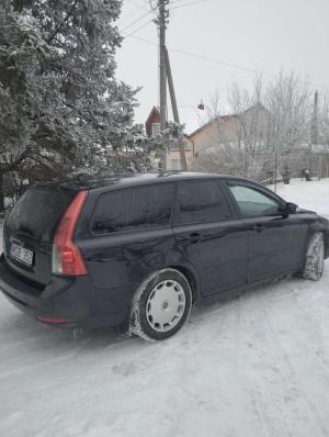Black Volvo V50 2008 in Kaunas, with an engine capacity of 1.56 L and mileage of 233 thousand km for 2200 €, photo 4 on AUTOMOTO.COM.LV