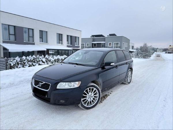 Melns Volvo V50 2008 Viļņa, ar dzinēja tilpumu 2.00 L un nobraukumu 390 tūkst. km par 2000 €, foto 1 vietnē AUTOMOTO.COM.LV