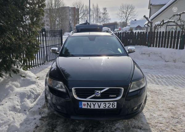Melns Volvo V50 2008 Jurbarkas, ar dzinēja tilpumu 2.00 L un nobraukumu 215 tūkst. km par 2700 €, foto 2 vietnē AUTOMOTO.COM.LV