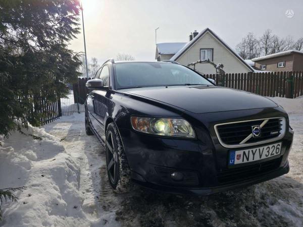 Melns Volvo V50 2008 Jurbarkas, ar dzinēja tilpumu 2.00 L un nobraukumu 215 tūkst. km par 2700 €, foto 3 vietnē AUTOMOTO.COM.LV