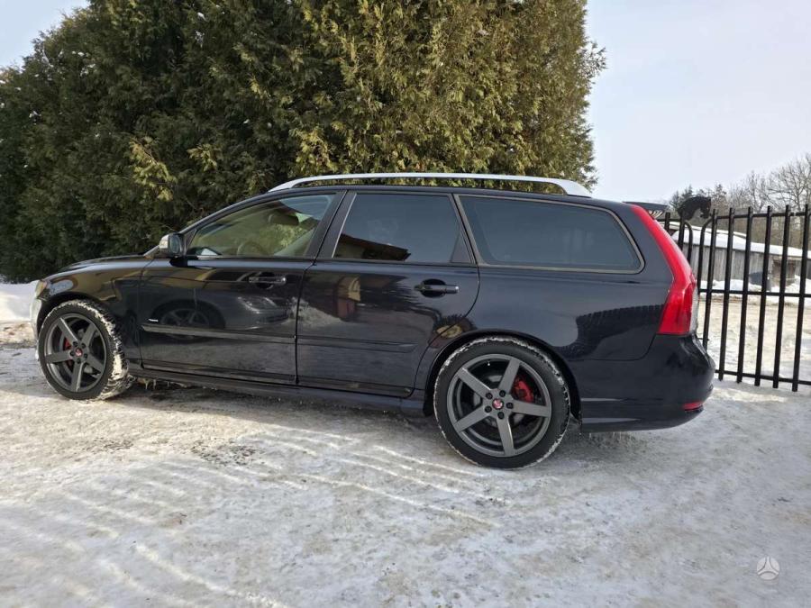 Melns Volvo V50 2008 Jurbarkas, ar dzinēja tilpumu 2.00 L un nobraukumu 215 tūkst. km par 2700 €, foto 5 vietnē AUTOMOTO.COM.LV