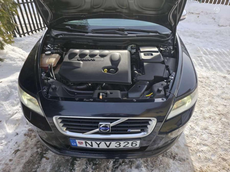 Melns Volvo V50 2008 Jurbarkas, ar dzinēja tilpumu 2.00 L un nobraukumu 215 tūkst. km par 2700 €, foto 13 vietnē AUTOMOTO.COM.LV