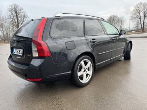 Melns Volvo V50 2008 Tauragė, ar dzinēja tilpumu 2.00 L un nobraukumu 470 tūkst. km par 1200 €, foto 3 vietnē AUTOMOTO.COM.LV