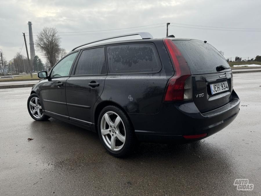 Melns Volvo V50 2008 Tauragė, ar dzinēja tilpumu 2.00 L un nobraukumu 470 tūkst. km par 1200 €, foto 4 vietnē AUTOMOTO.COM.LV